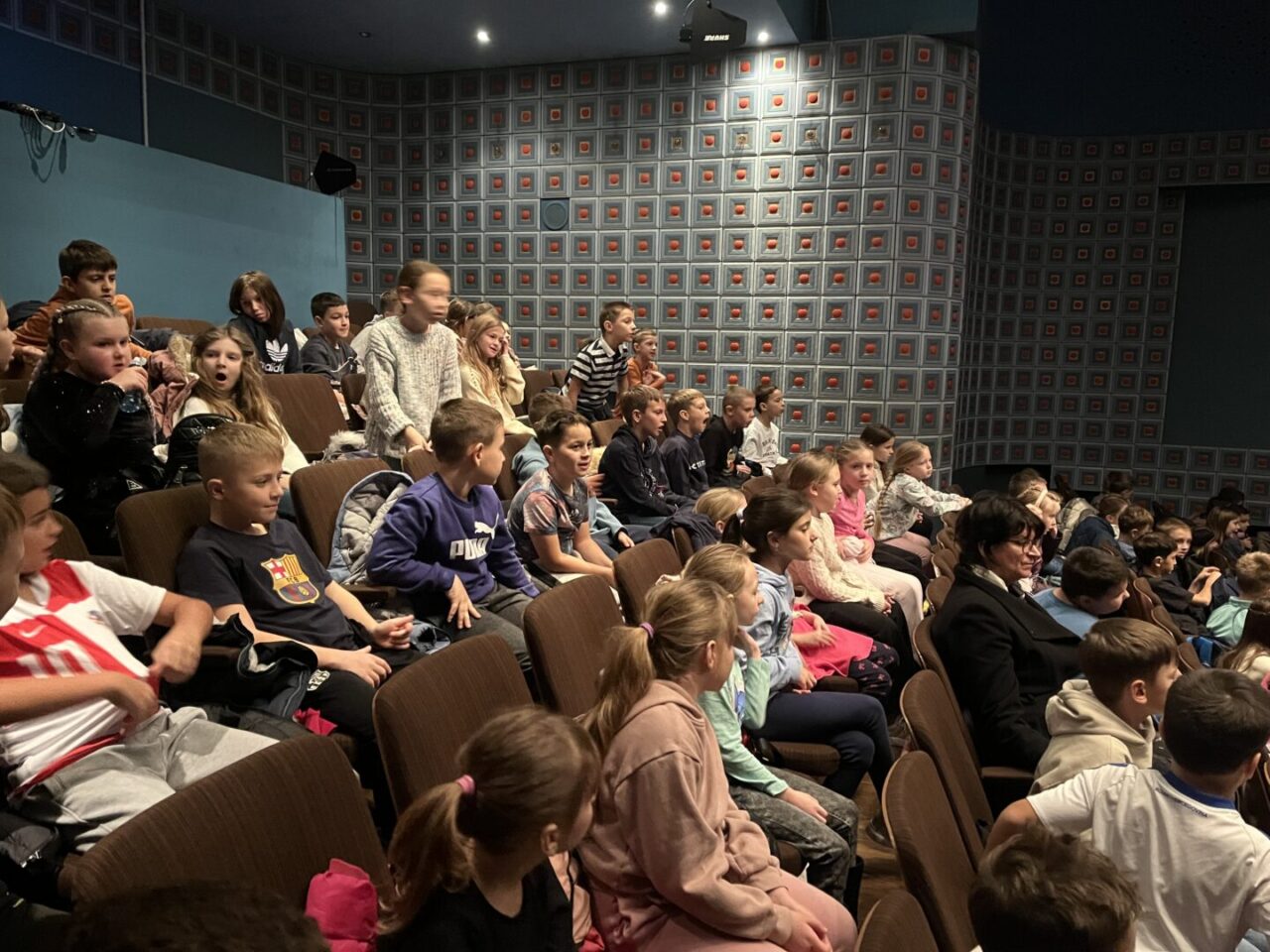BILI SMO NA PREDSTAVI… | OŠ IVER